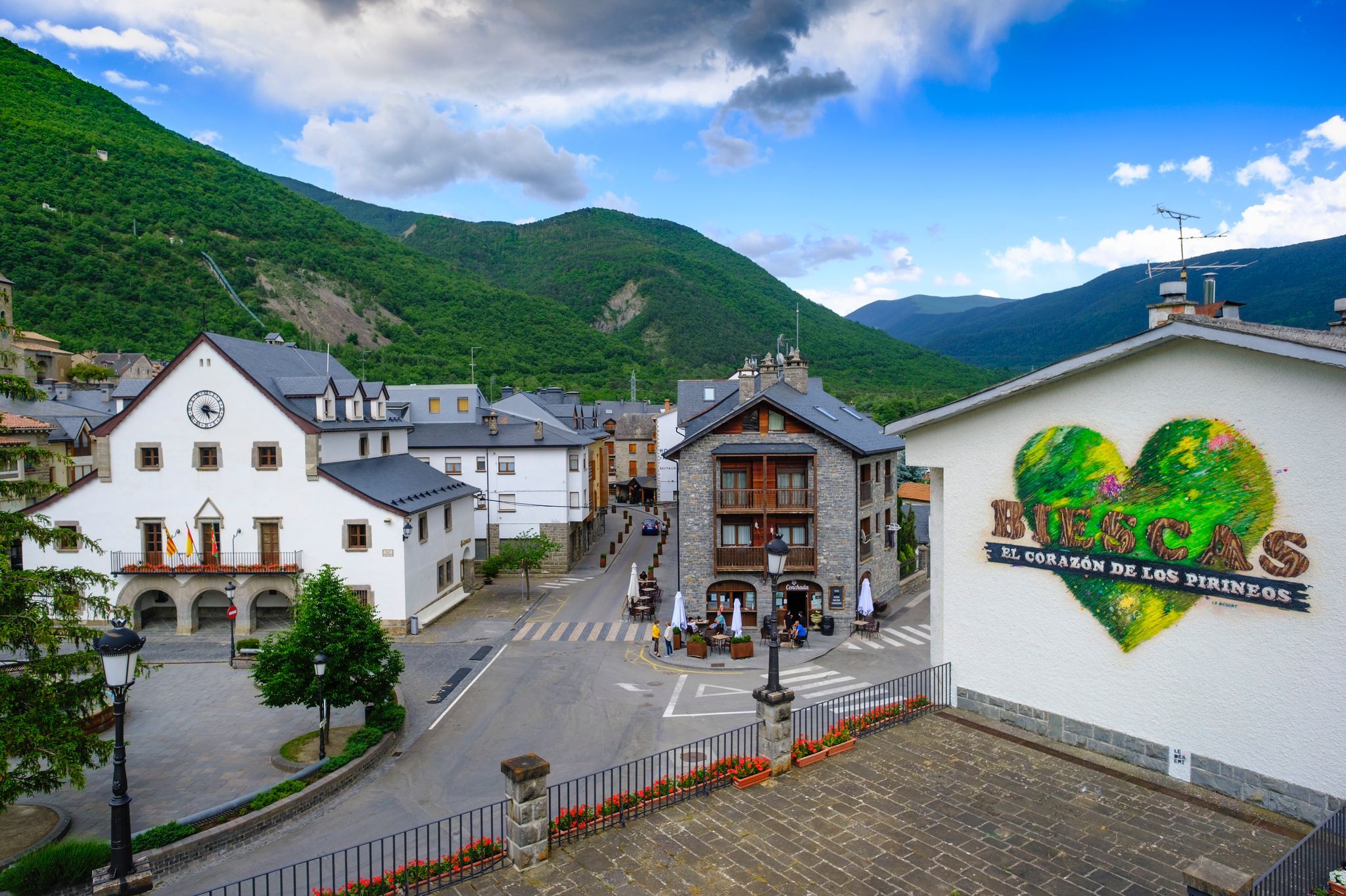 Biescas es 'el corazón de los Pirineos' en su nueva campaña turística