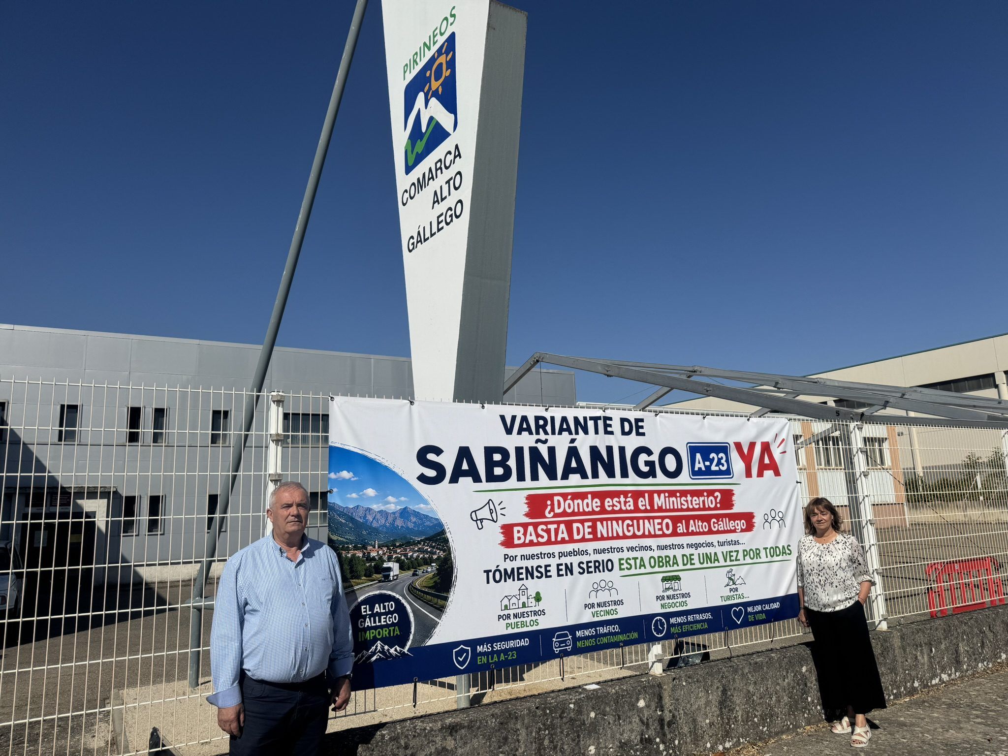 La Comarca Alto Gállego instala una pancarta en su sede para exigir la ...